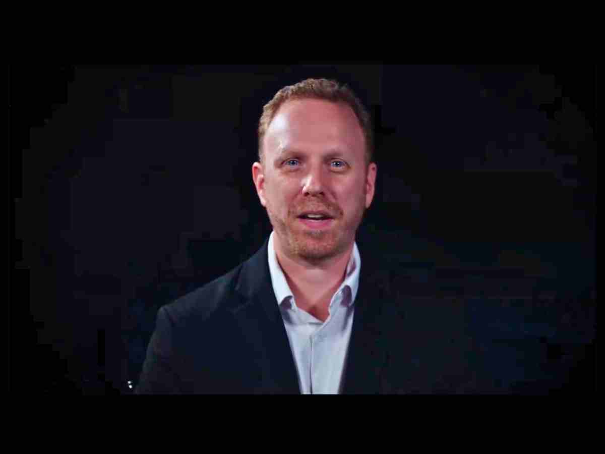 Max Blumenthal harassed at US airport in attack on journalism
