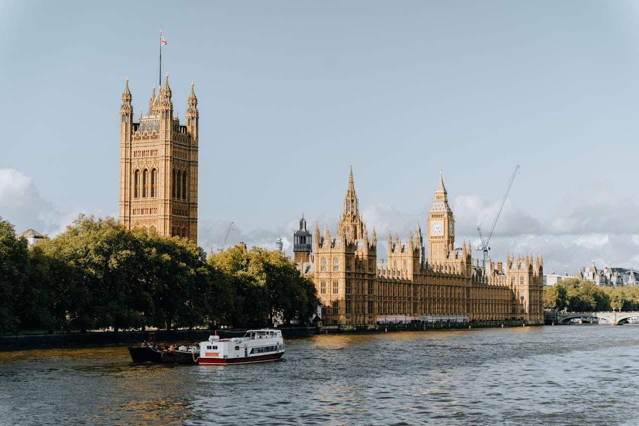 Reasons to Explore London’s Victoria Area – The Ultimate Travel Guide ...